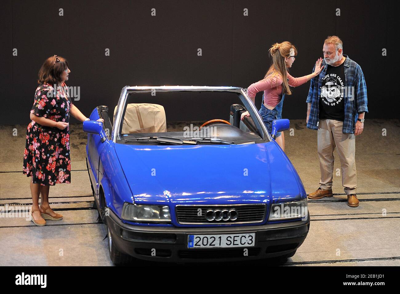 The Spanish actors Pablo Carbonell (r), Soledad Mallol (l) and Ania ...