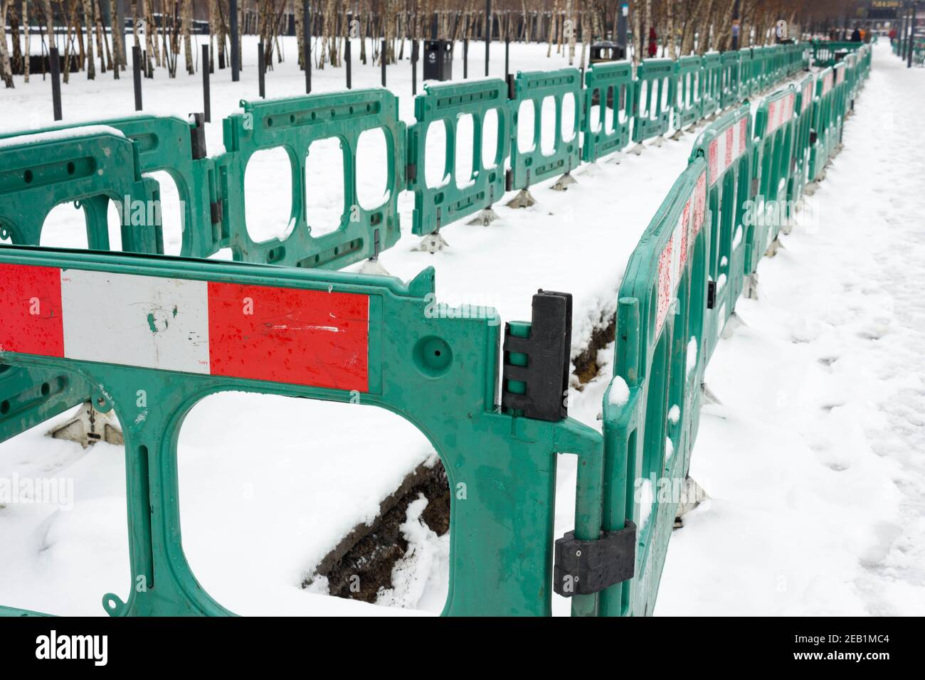 Green barriers hi-res stock photography and images - Alamy