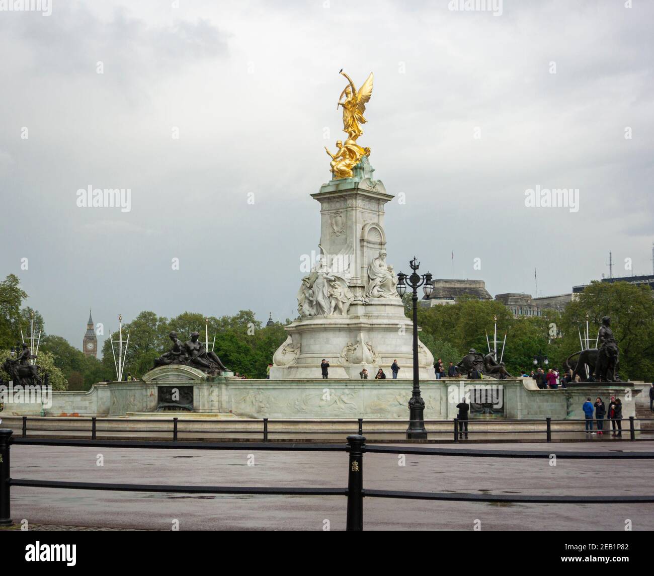 Queen Victoria Memorial Fountain, in the city of London, UK Stock Photo ...