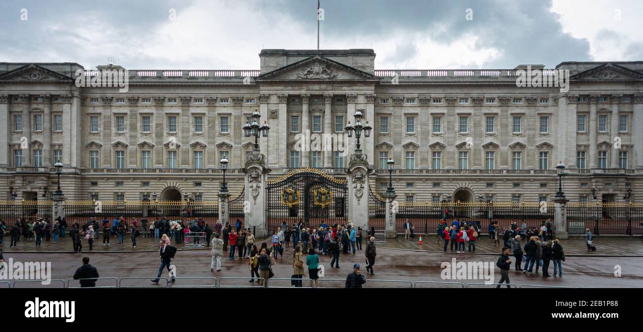 Facade of Buckingham Palace, London, UK Stock Photo - Alamy