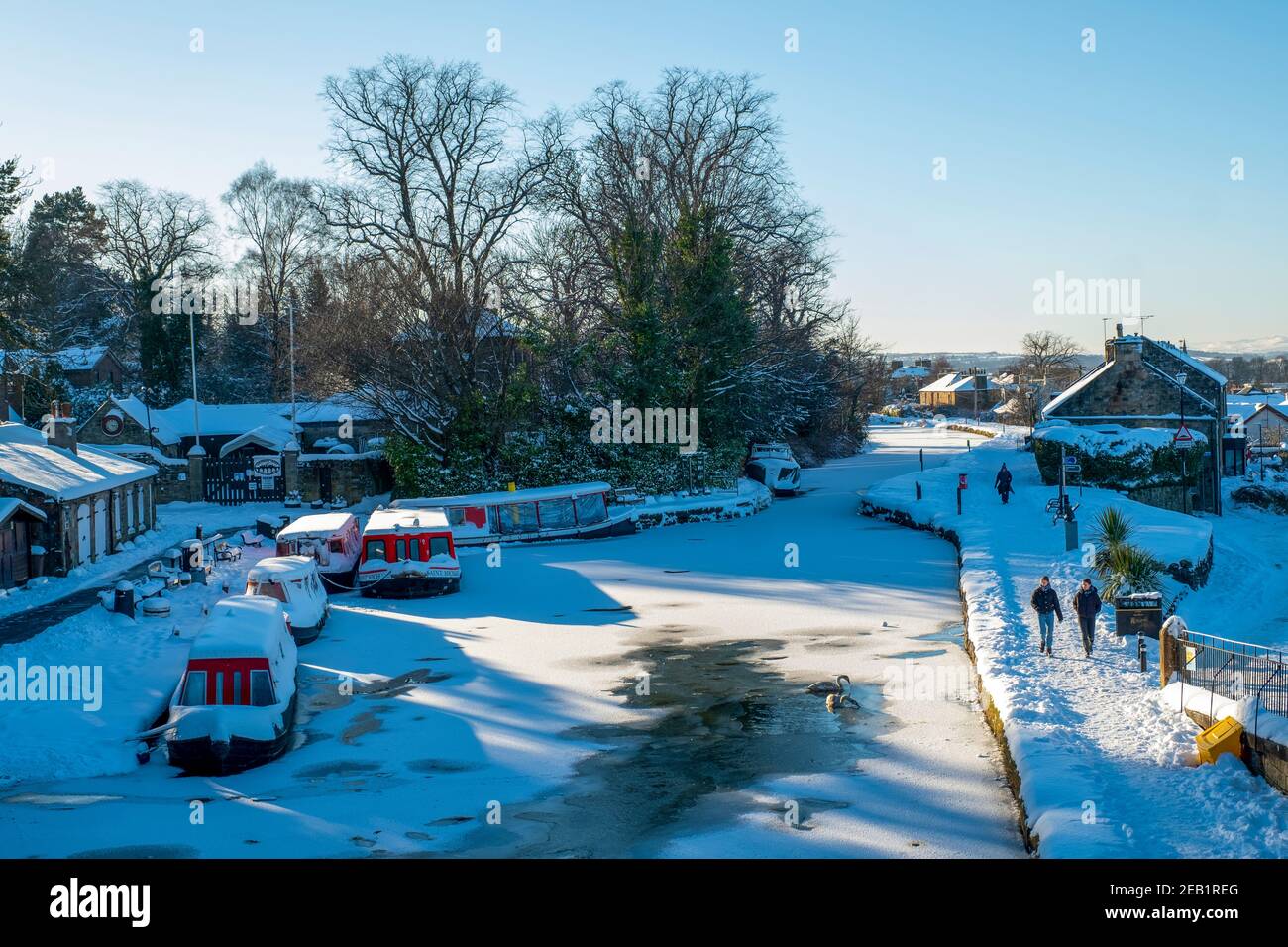 Linlithgow Union canal basin frozen over, Manse road, Linlithgow Stock ...