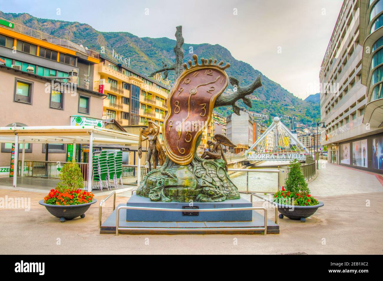 Statue of the melting clock hi-res stock photography and images - Alamy
