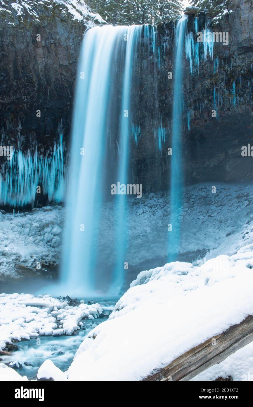 Snowy waterfalls hi-res stock photography and images - Alamy