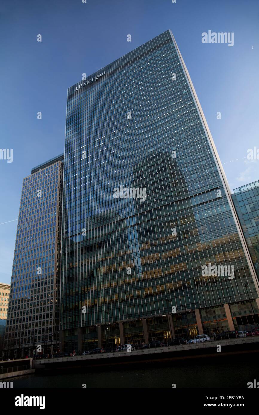 Docklands district shopping mall hi-res stock photography and images ...