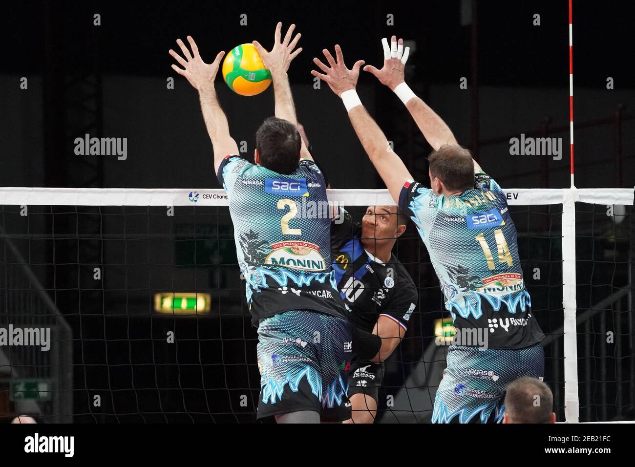 Opposite spiker hi-res stock photography and images - Alamy