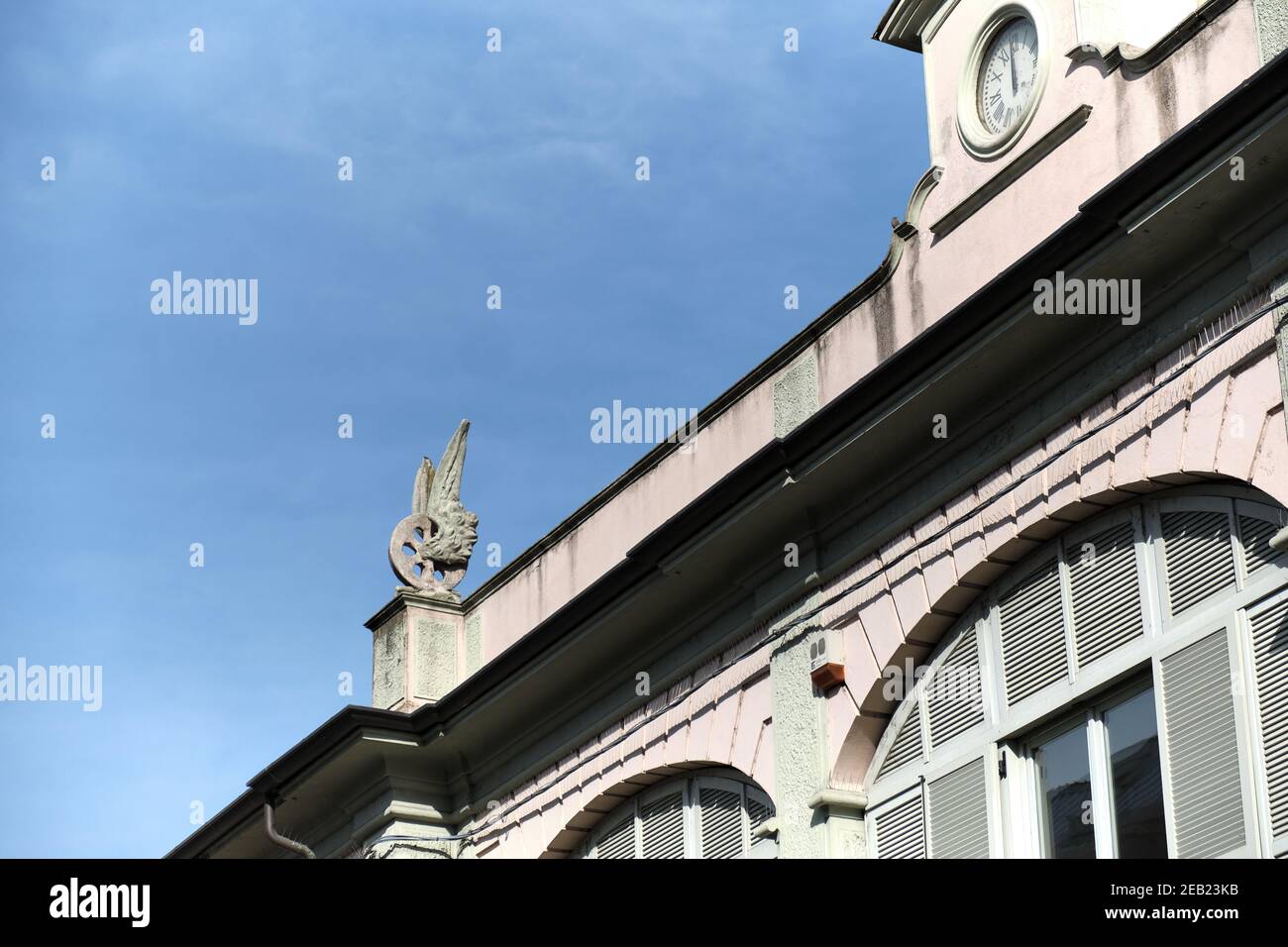 Rooftop clock hi-res stock photography and images - Alamy