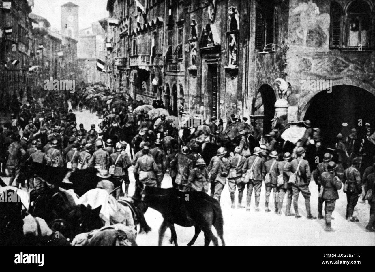 1918 , Italy : The italian troups enter to TRENTO town - WWI - WORLD ...