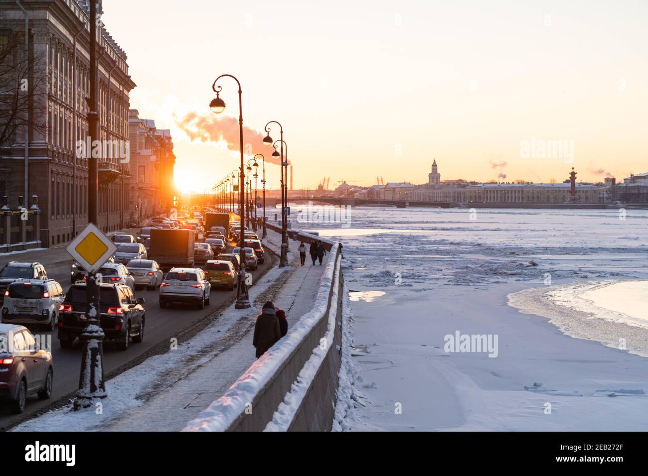 Severe frosts in St. Petersburg in winter season, view of frozen Neva ...