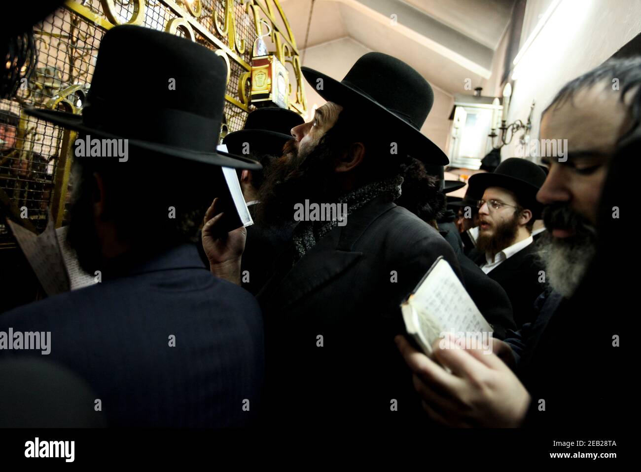 Jewish rabbi headgear hi-res stock photography and images - Alamy