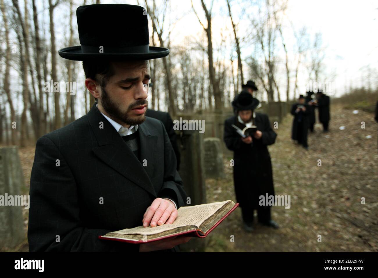 Jewish rabbi headgear hi-res stock photography and images - Alamy
