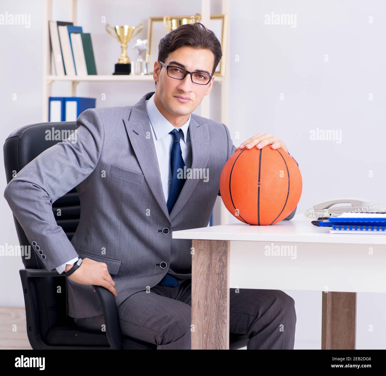 Office desk playing basketball hi-res stock photography and images - Alamy