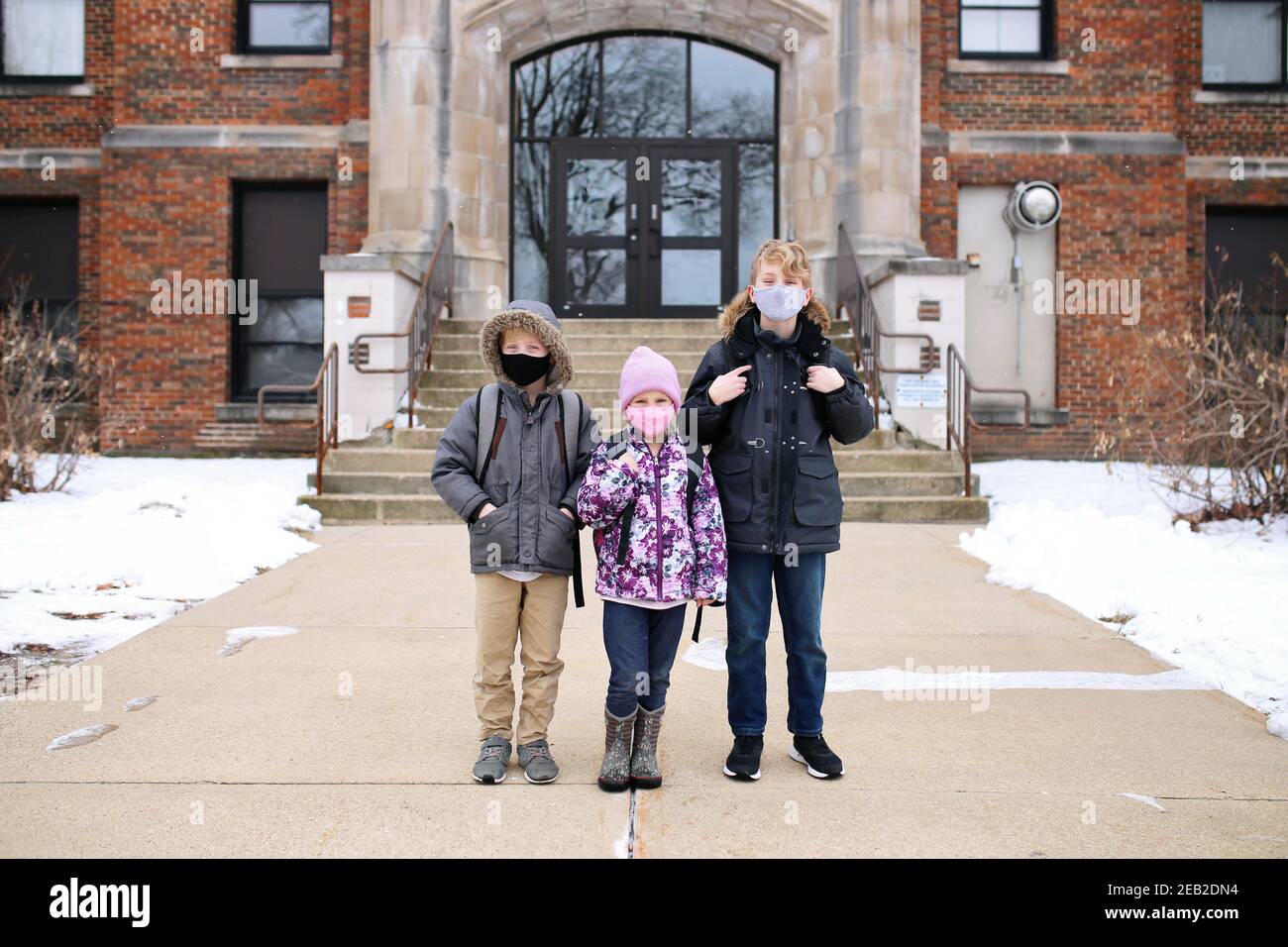 Kids outside school building hi-res stock photography and images - Alamy
