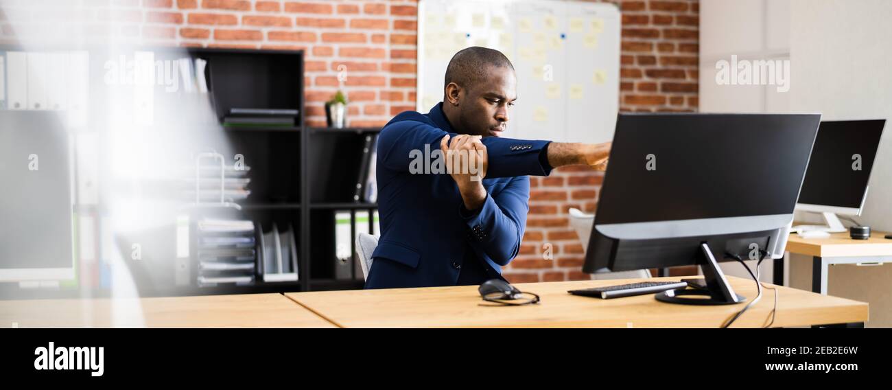 Black man in office desk hi-res stock photography and images - Alamy