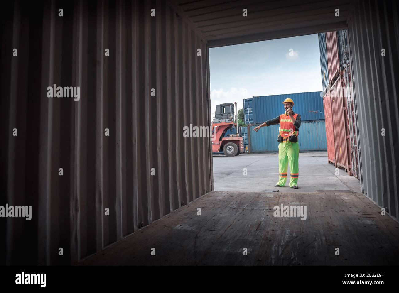 Container Supervisor Control Import/Export While Inspecting Containers ...