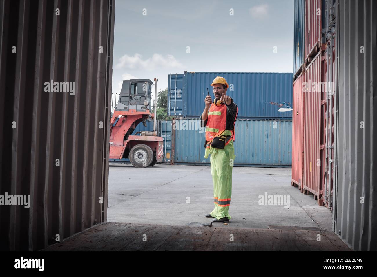 Container Supervisor Control Import/Export While Inspecting Containers ...