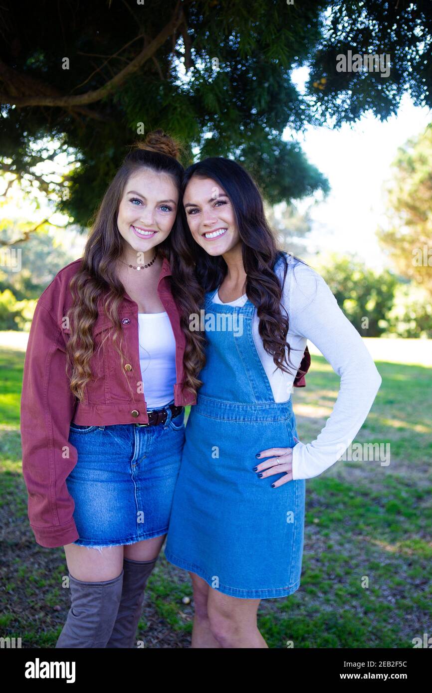 Two young cousins hi-res stock photography and images - Alamy