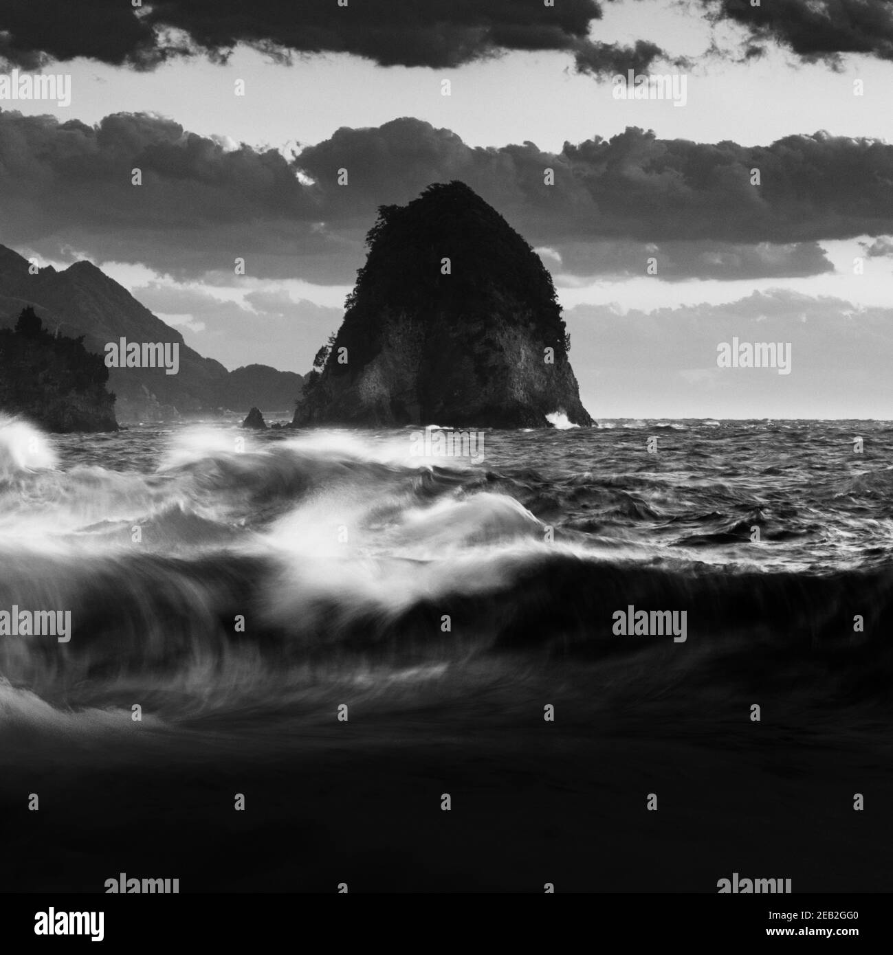 Long exposure shot of sea stacks by the beach in Izu Peninsula ...