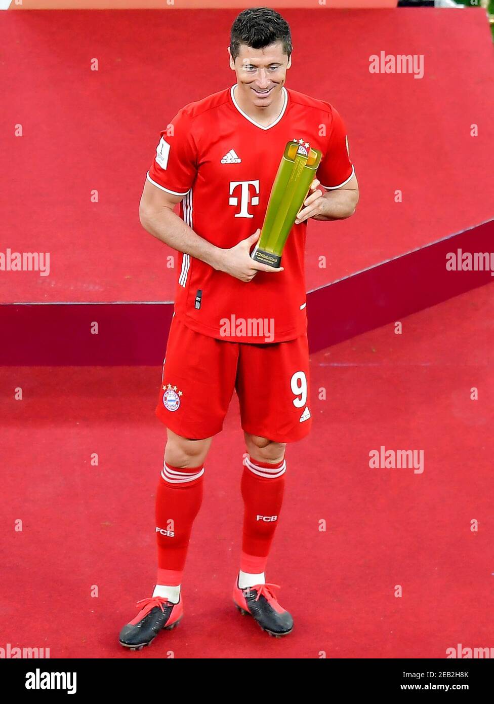 Lewandowski bayern munich trophy hi-res stock photography and images ...