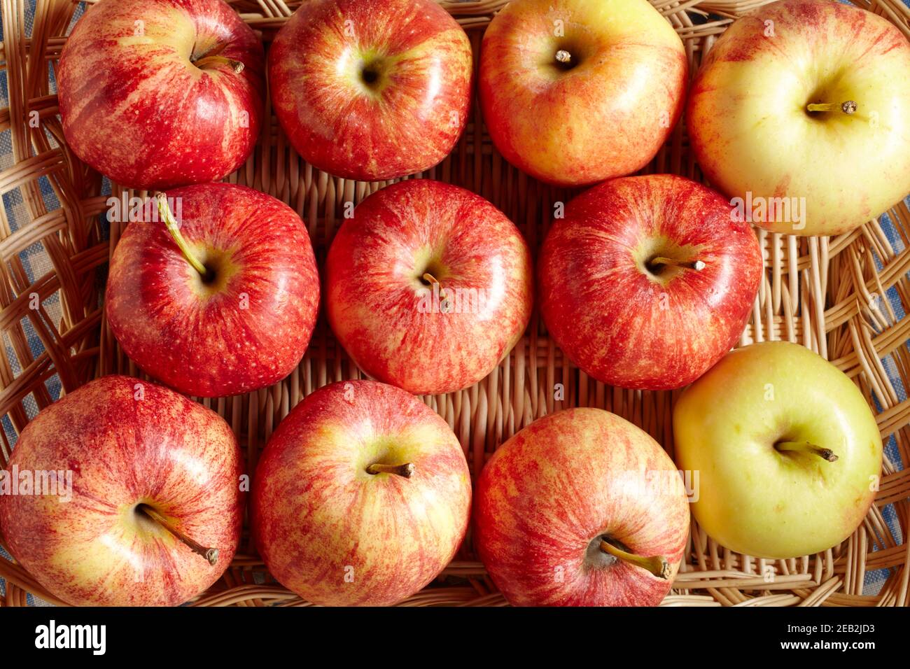 Gala apples hi-res stock photography and images - Alamy