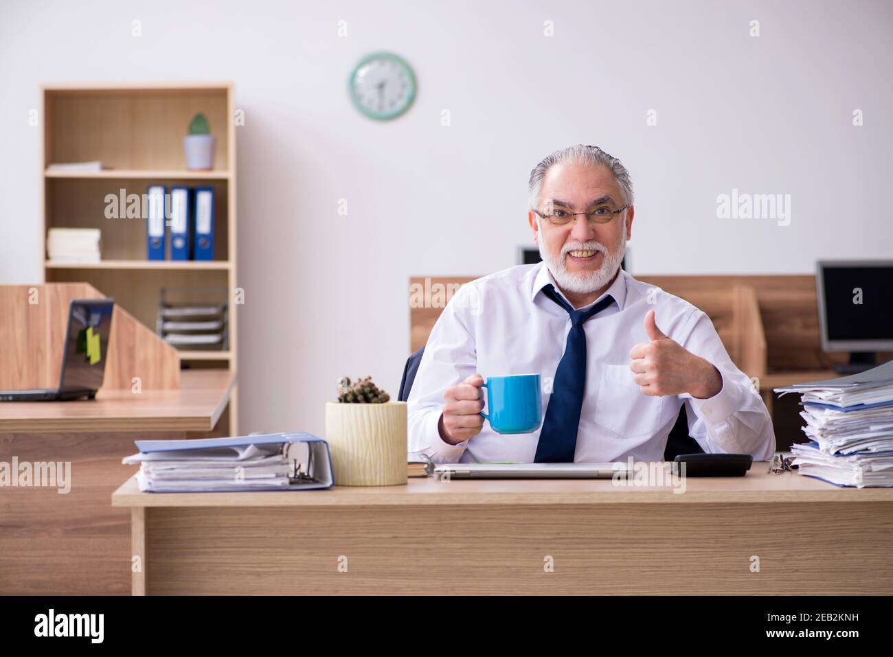 Old employee working in the office Stock Photo - Alamy