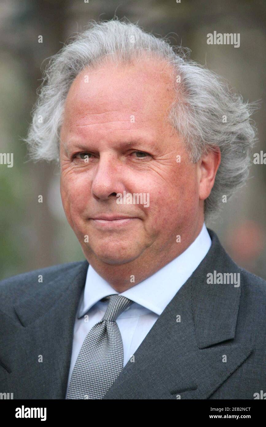 Graydon Carter attends Vanity Fair Party to celebrate the sixth annual ...