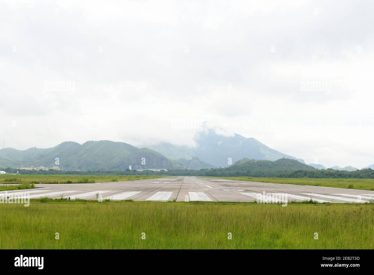 Runway base hi-res stock photography and images - Alamy