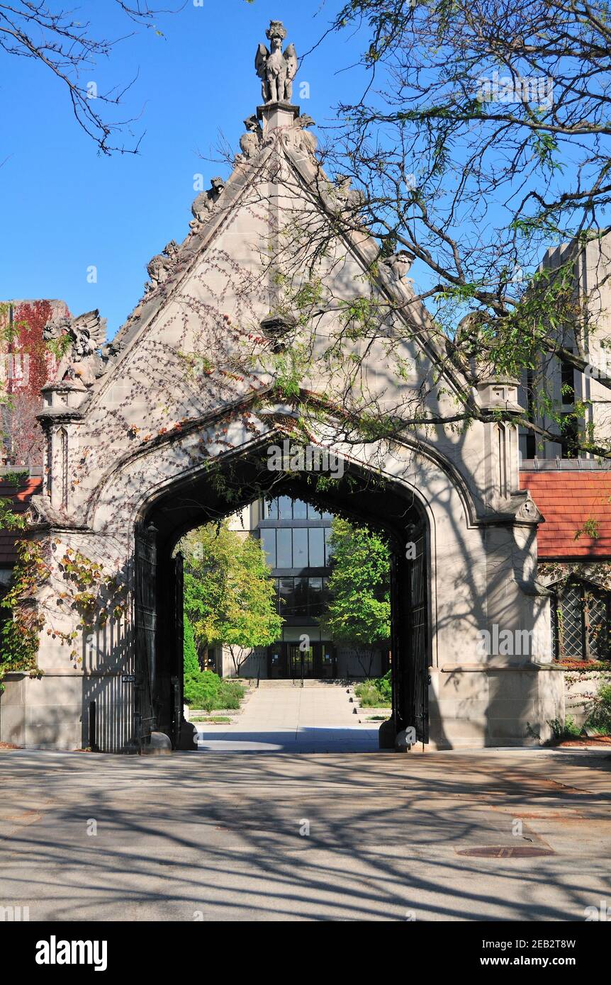 Chicago, Illinois, USA. Hull Gate at the northern end of Hull Court on ...
