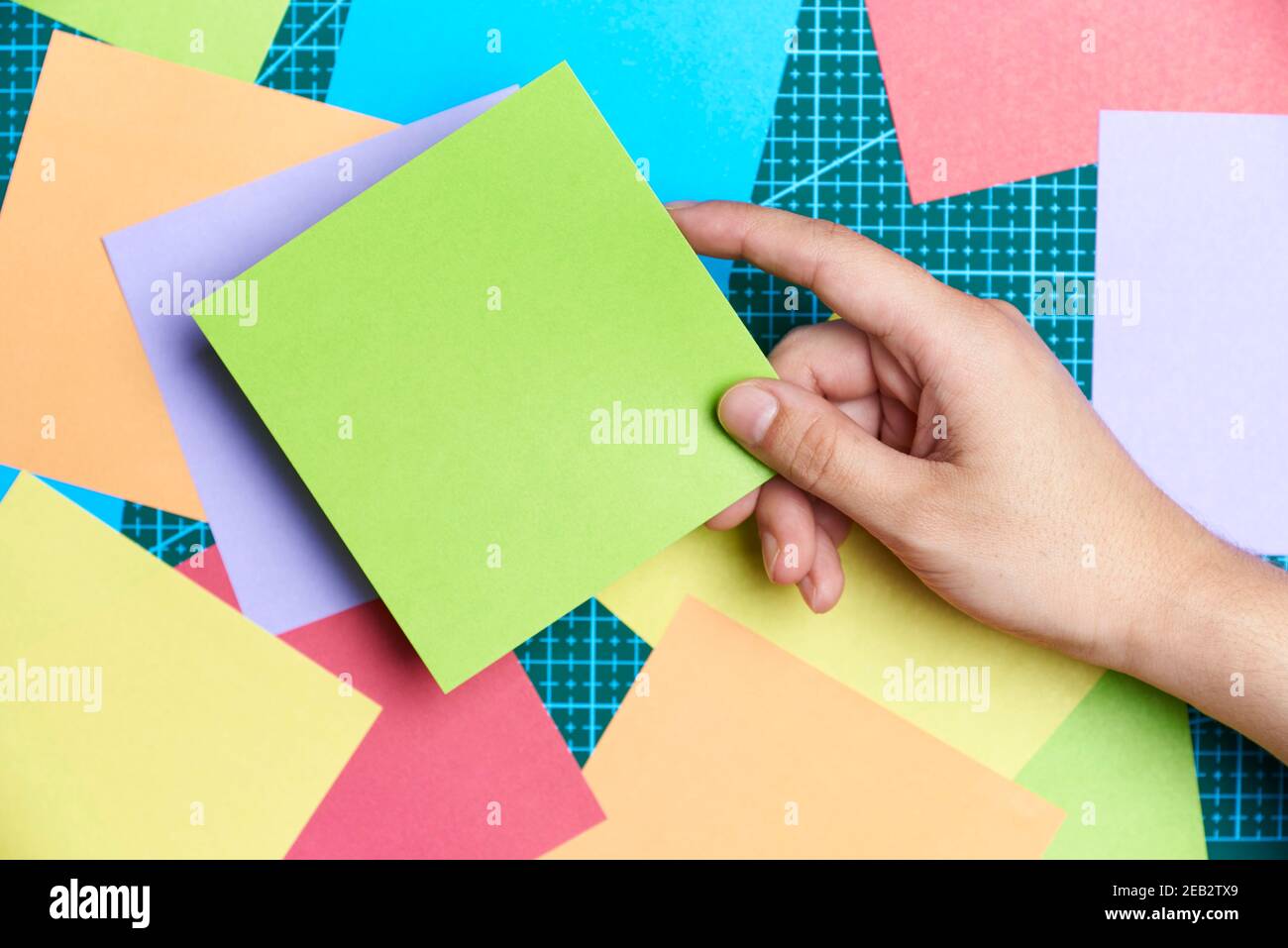 Colored paper cutting mat hi-res stock photography and images - Alamy