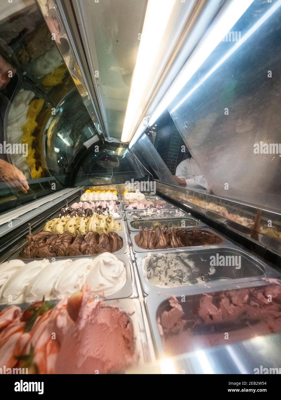 Gelato stand hi-res stock photography and images - Alamy