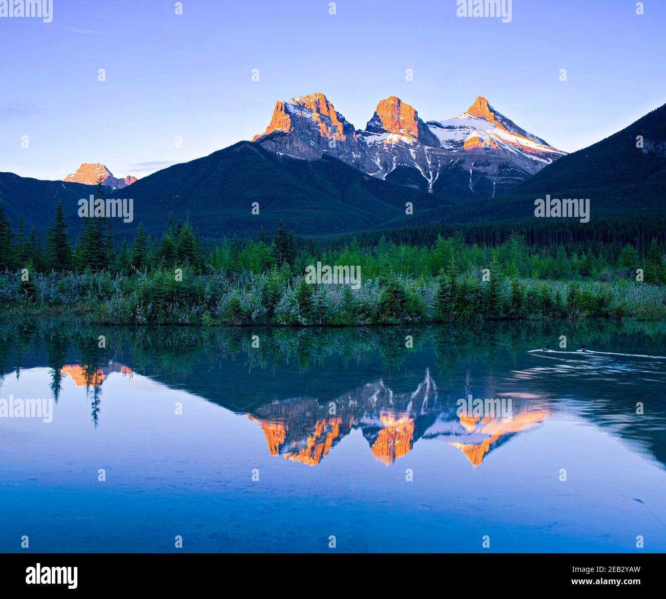 The three sisters mountain peaks at sunrise hi-res stock photography ...