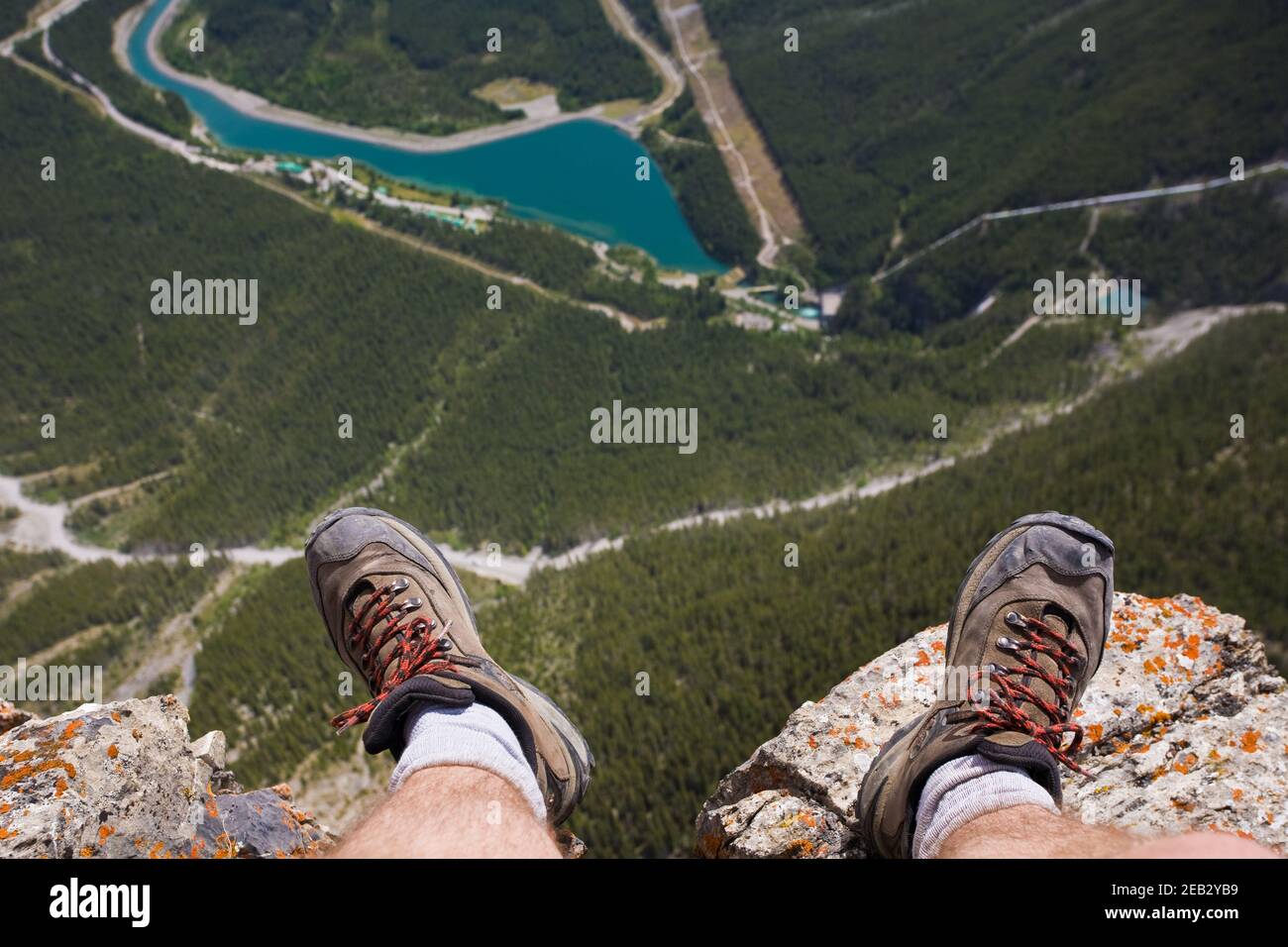 People legs dangling over edge hi-res stock photography and images - Alamy