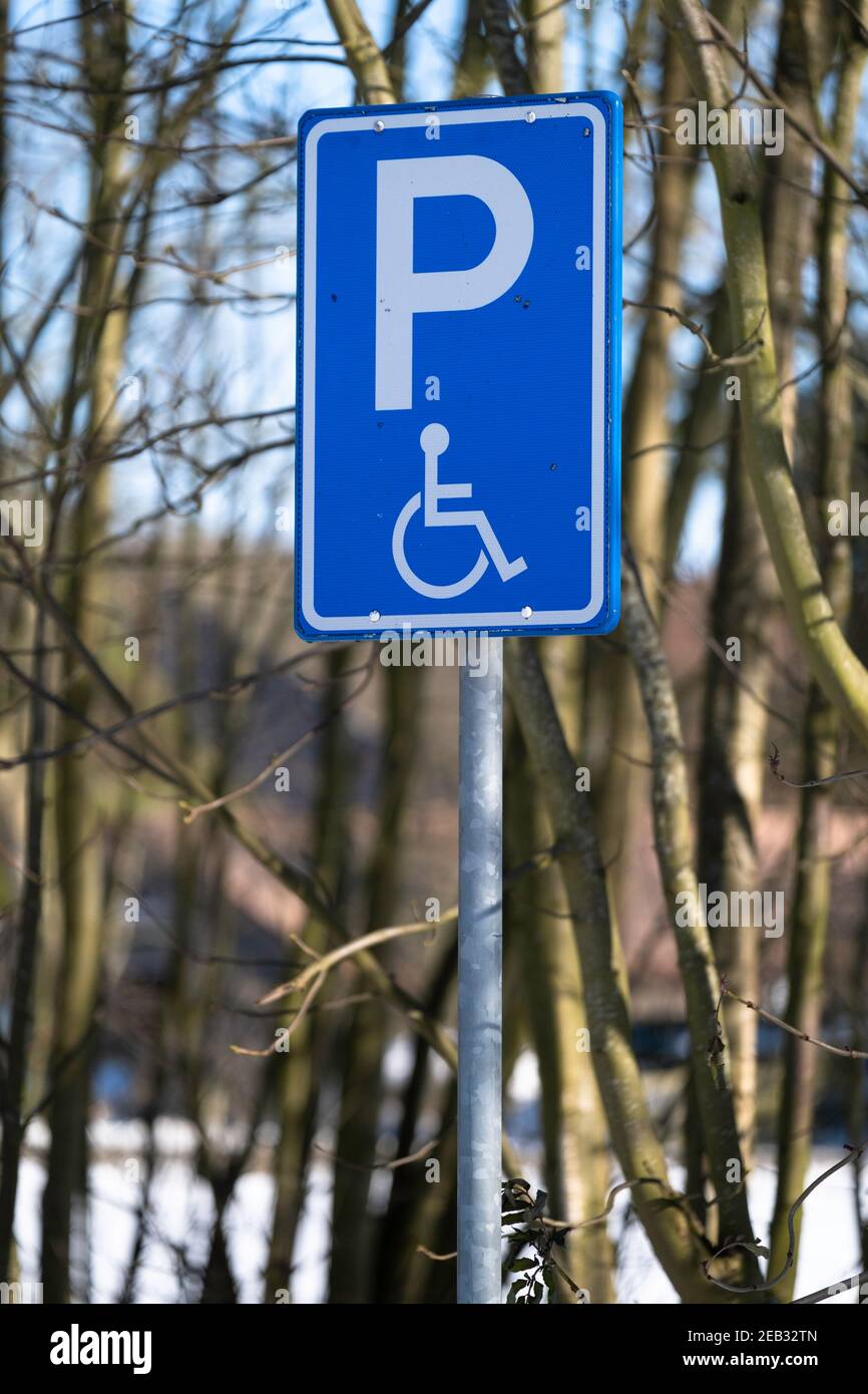 Pole sign disabled parking sign hi-res stock photography and images - Alamy