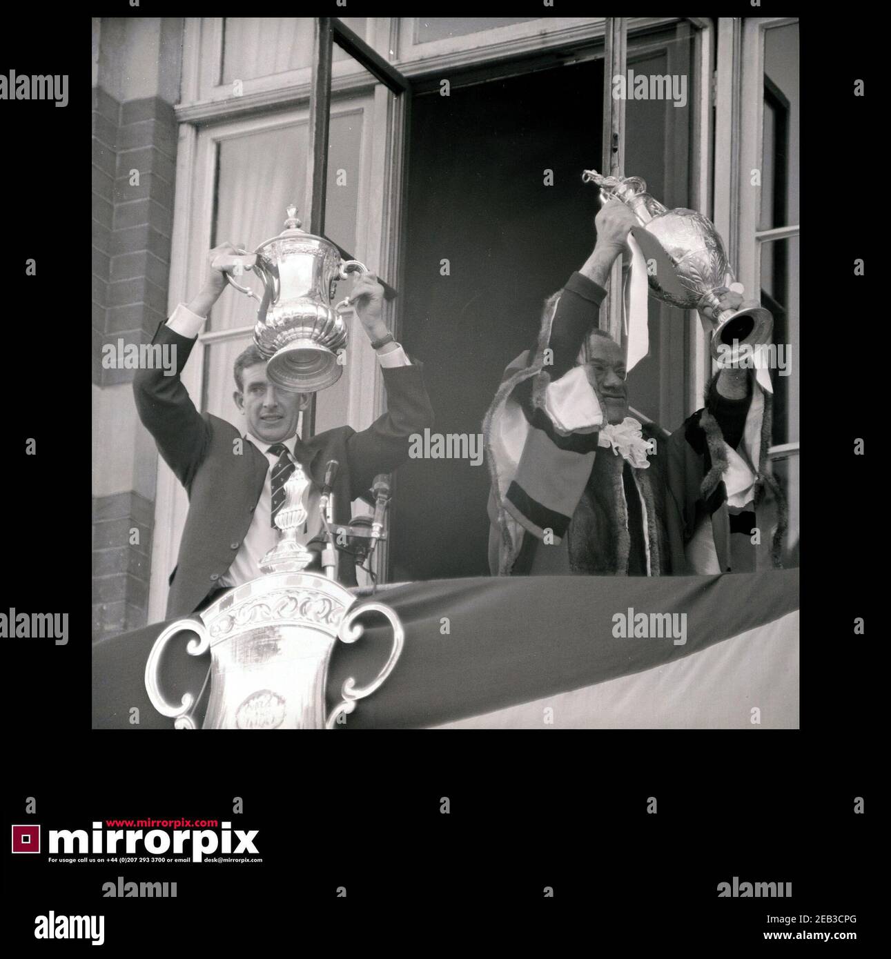 Tottenham hotspur 1960 61 team hi-res stock photography and images - Alamy