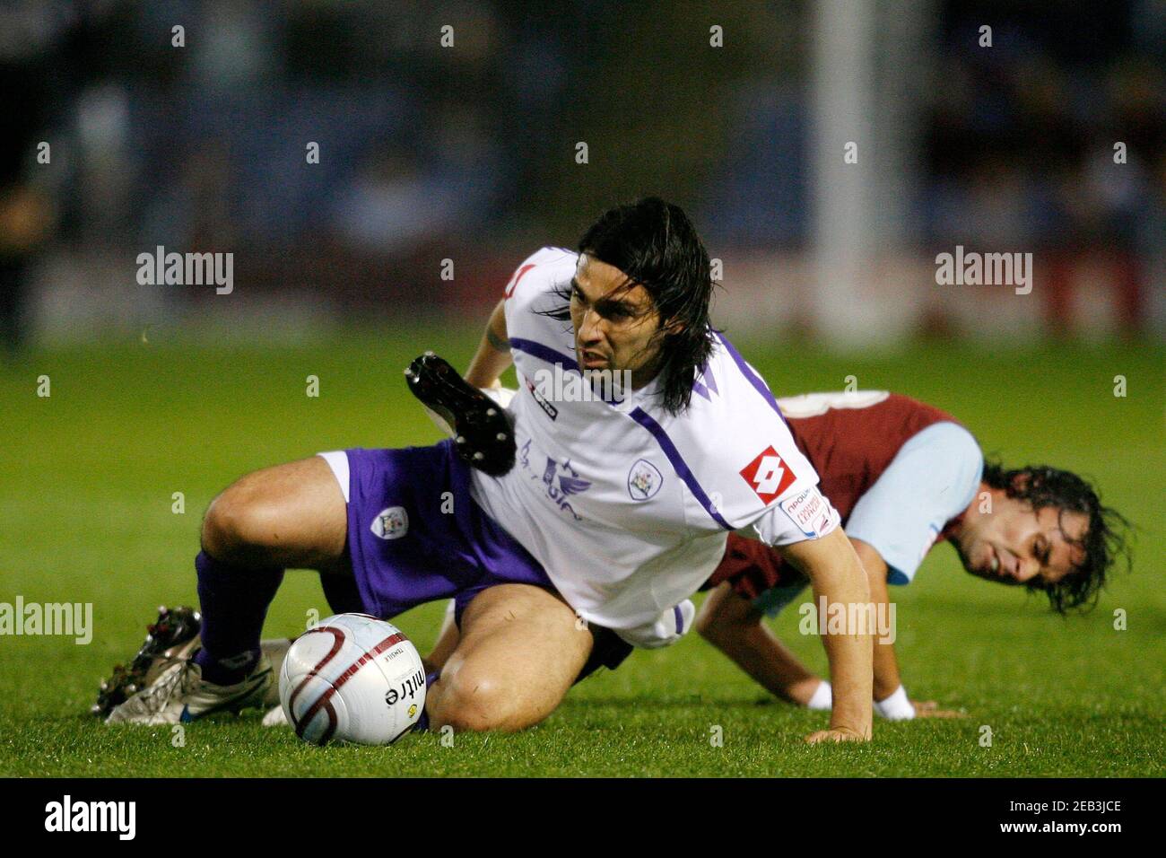 Barnsleys hugo colace and burnleys chris eagles hi-res stock ...