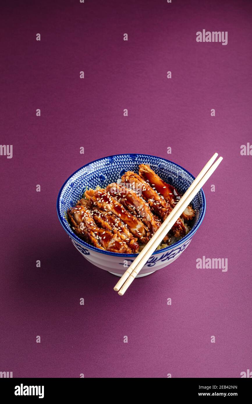 Katsudon fried chicken with rice in a bowl Stock Photo - Alamy