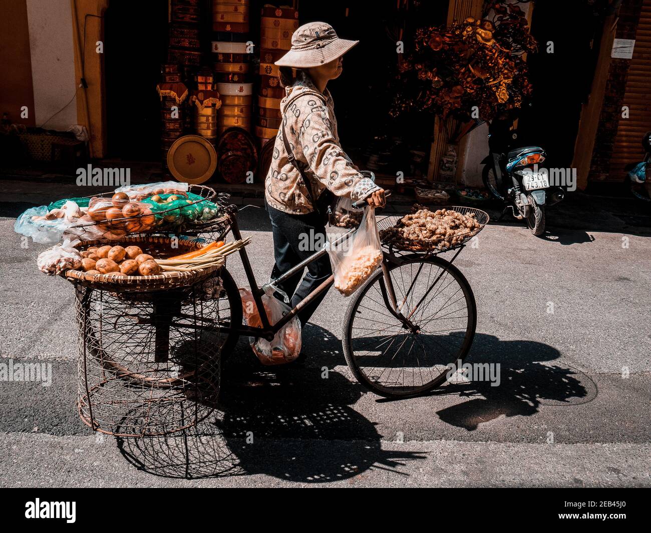 Hanoi daily life Stock Photo - Alamy