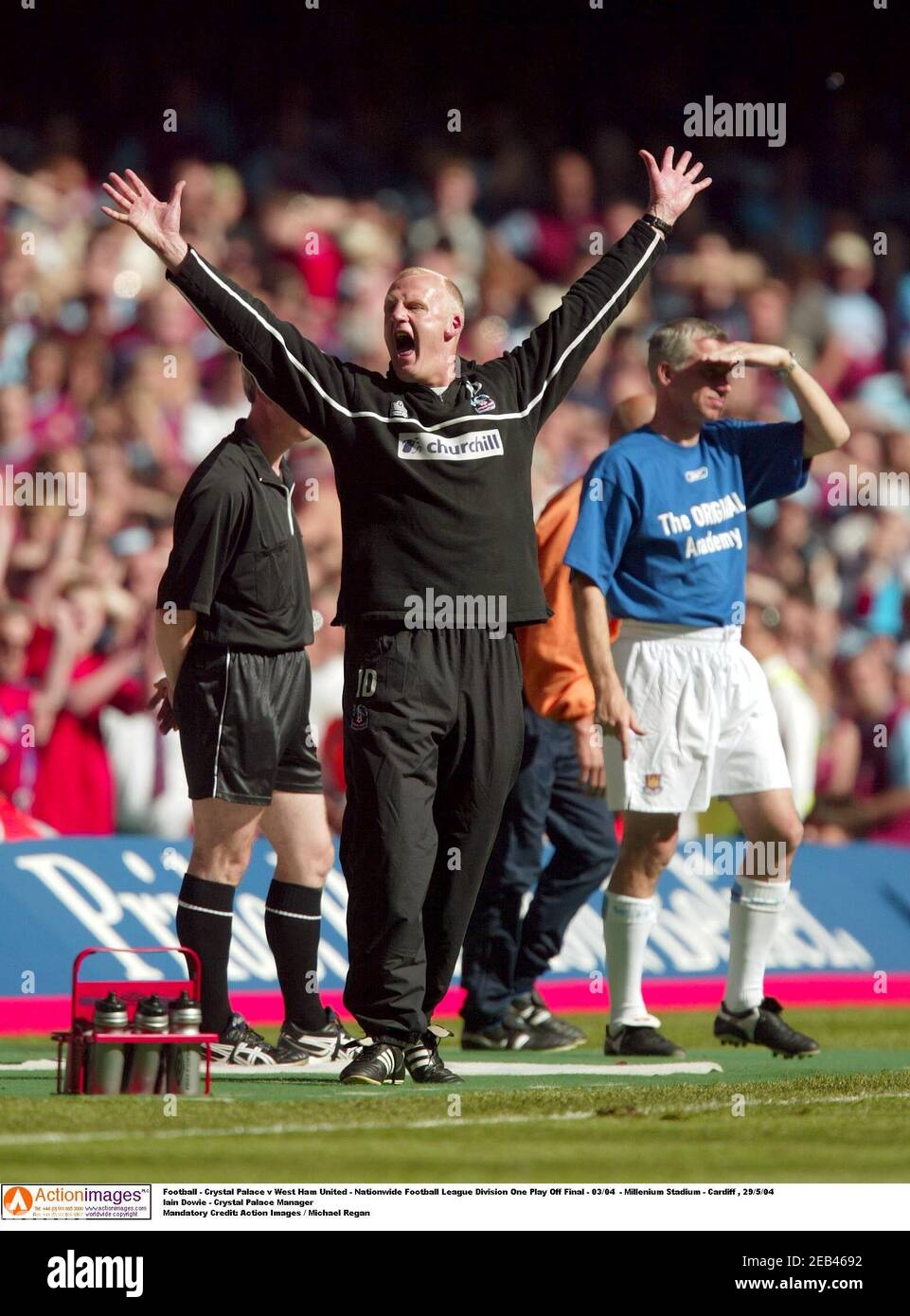 Iain dowie west ham hi-res stock photography and images - Alamy