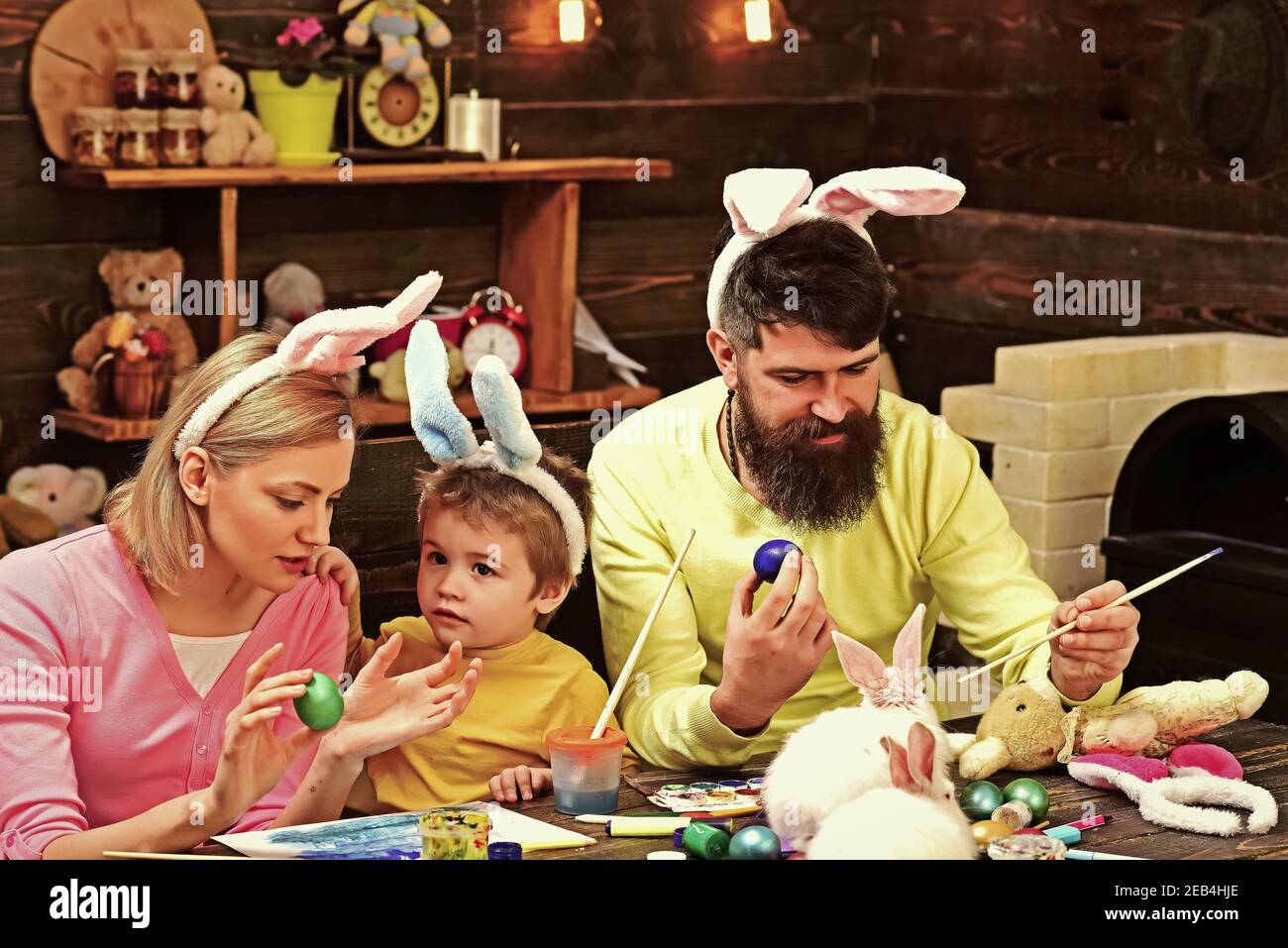 Happy easter family father hi-res stock photography and images - Alamy