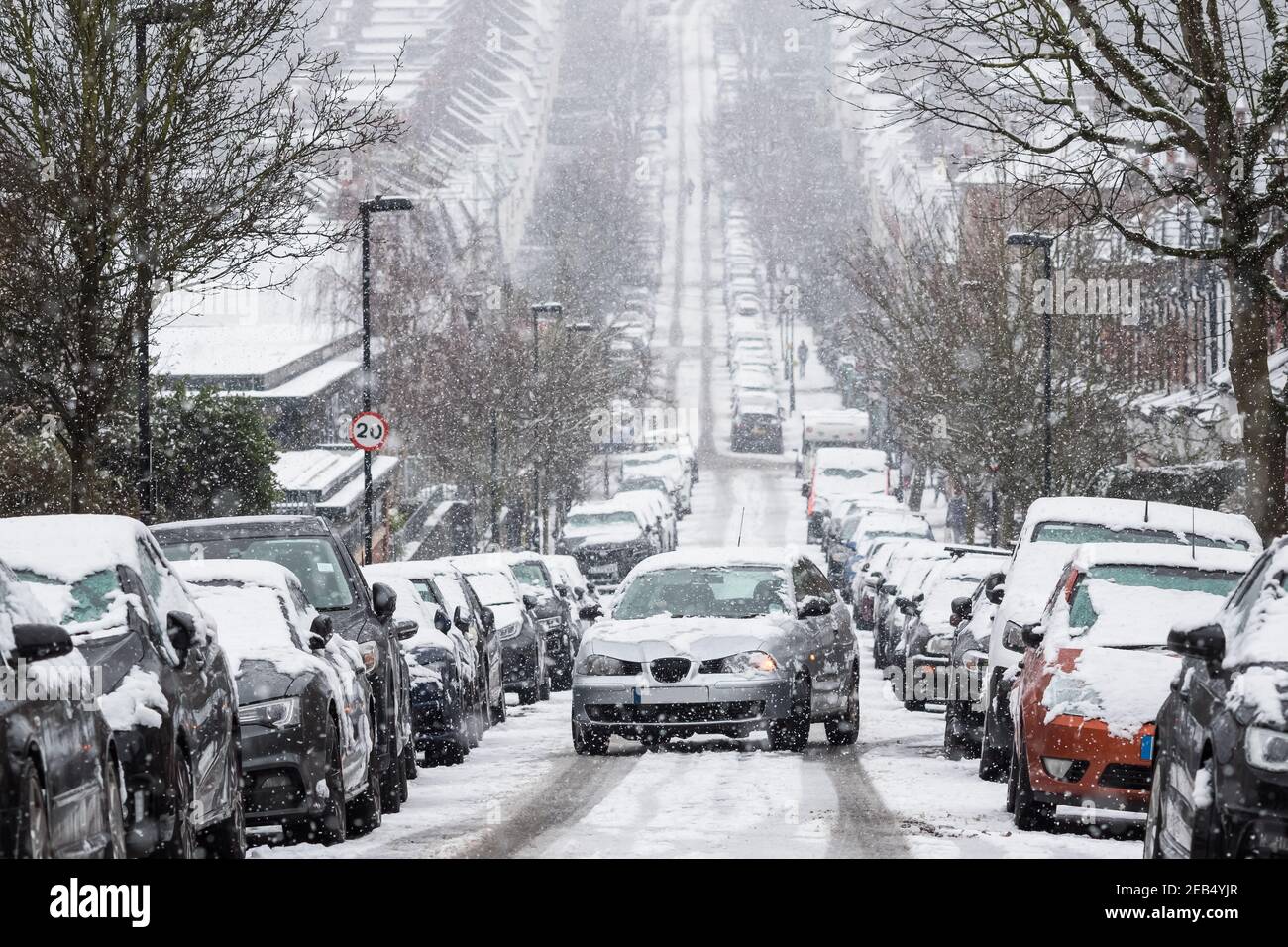 Car driving in snowstorm hi-res stock photography and images - Alamy