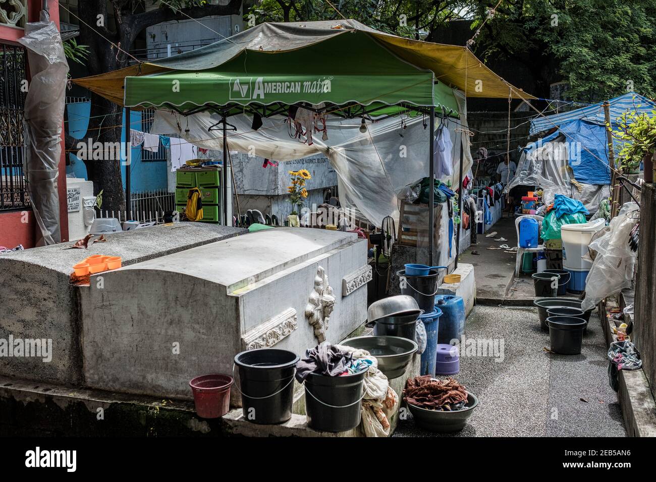 Living inside a cemetery hi-res stock photography and images - Alamy