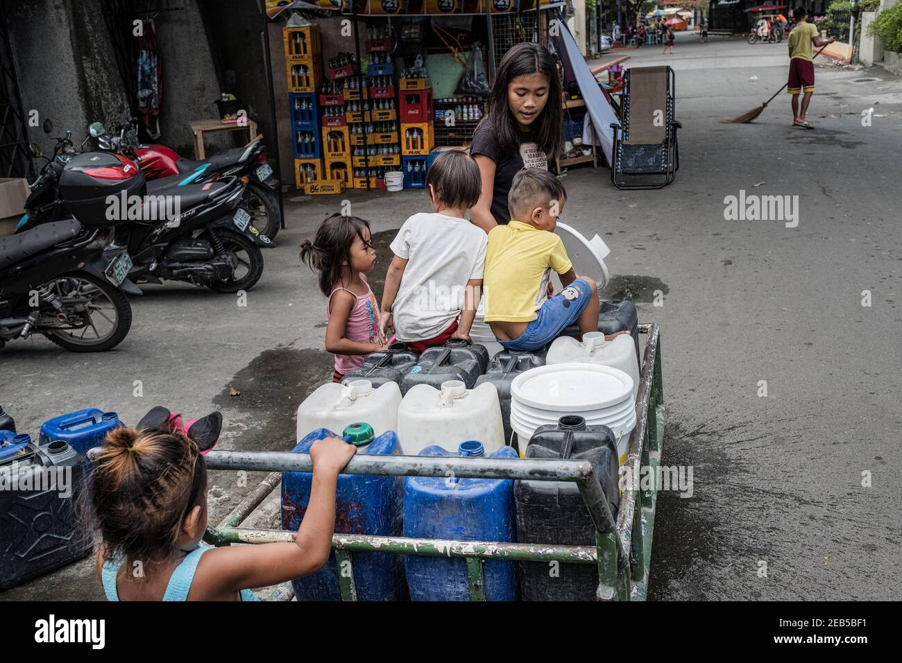 Living inside a cemetery hi-res stock photography and images - Alamy
