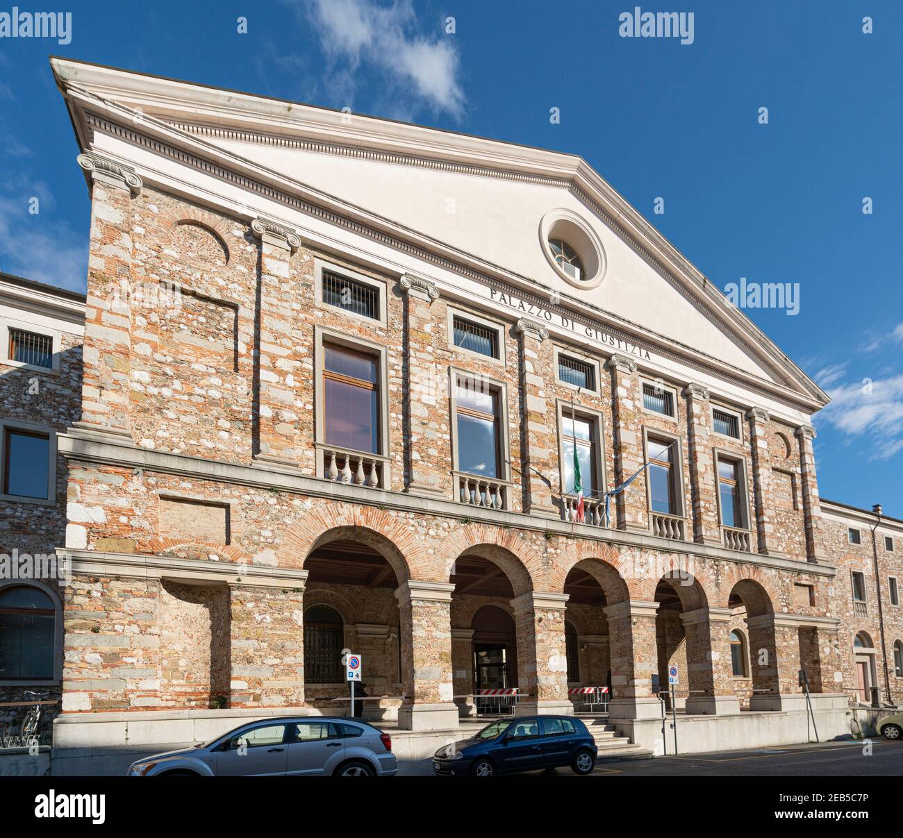 Old court palace hi-res stock photography and images - Alamy
