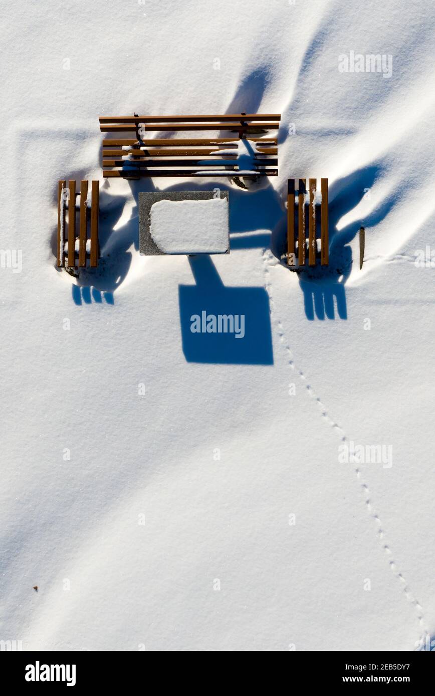 Long shadows of tables hi-res stock photography and images - Alamy