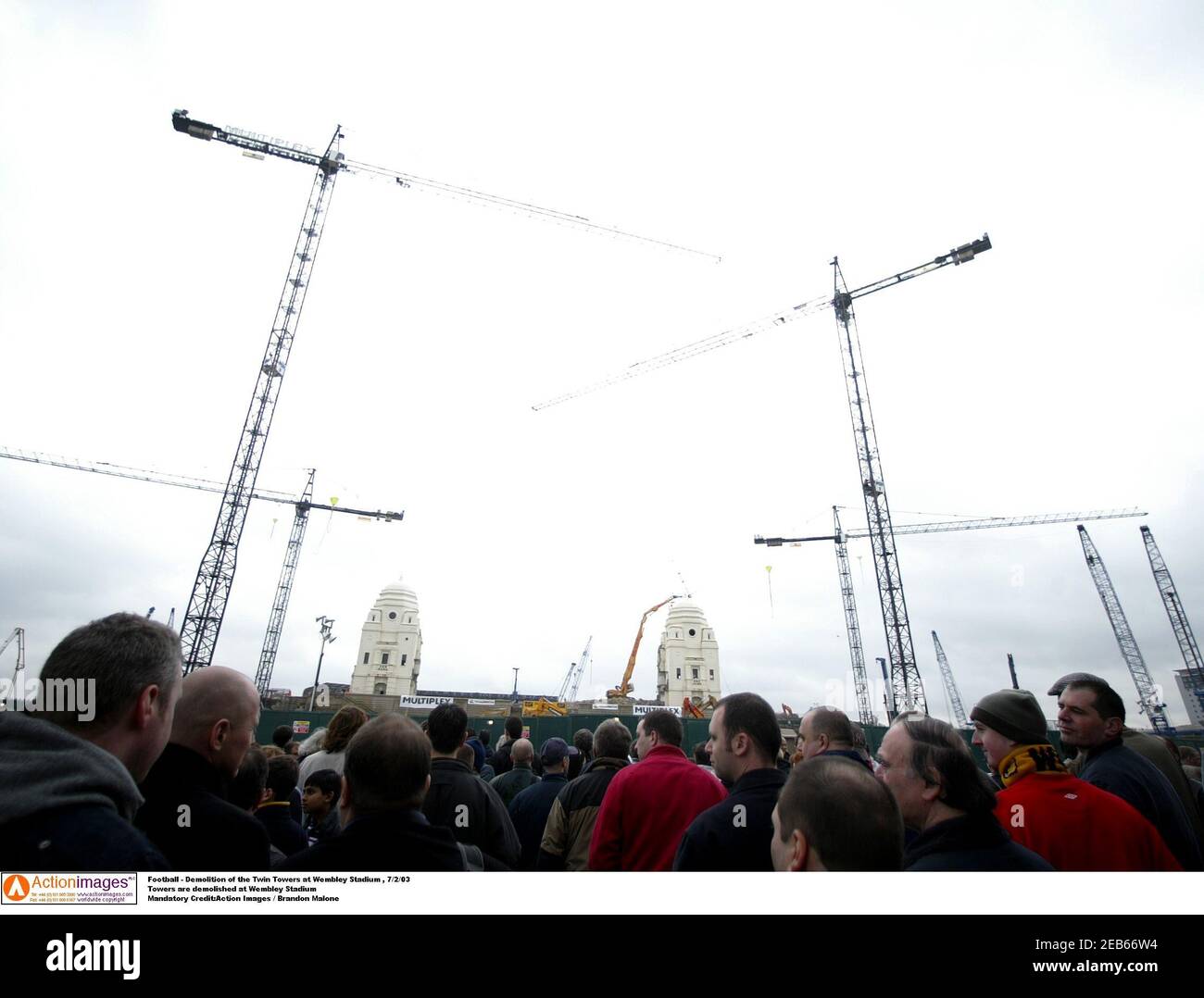 Wembley twin towers demolition hi-res stock photography and images - Alamy