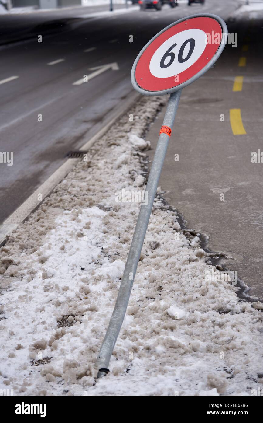 Damaged traffic sign hi-res stock photography and images - Alamy