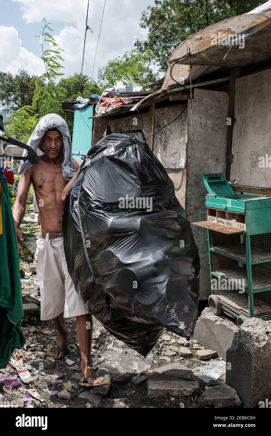 Cemetery, Manila, Philippines, living inside a cemetery, life and death ...