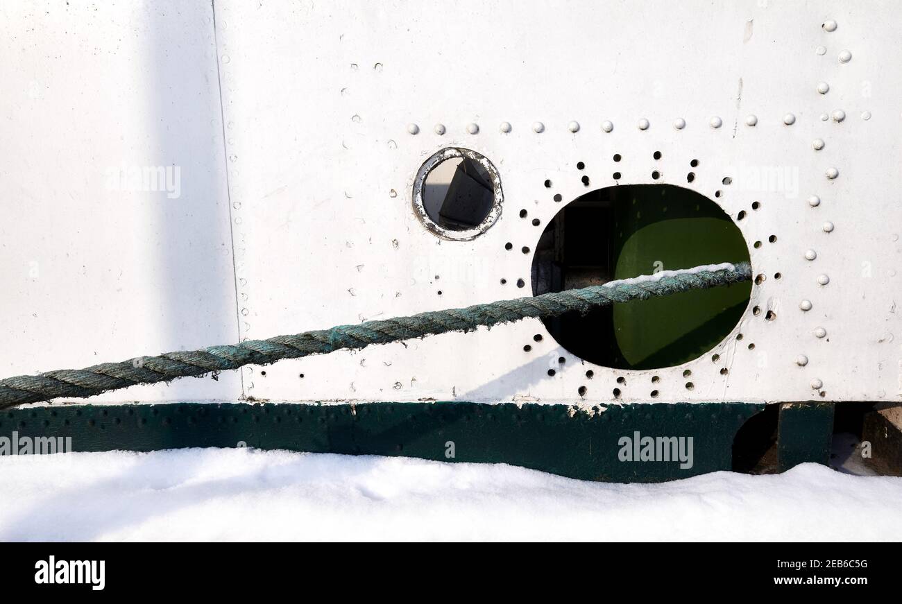 Old ship side with hole and hawser, nautical background Stock Photo - Alamy