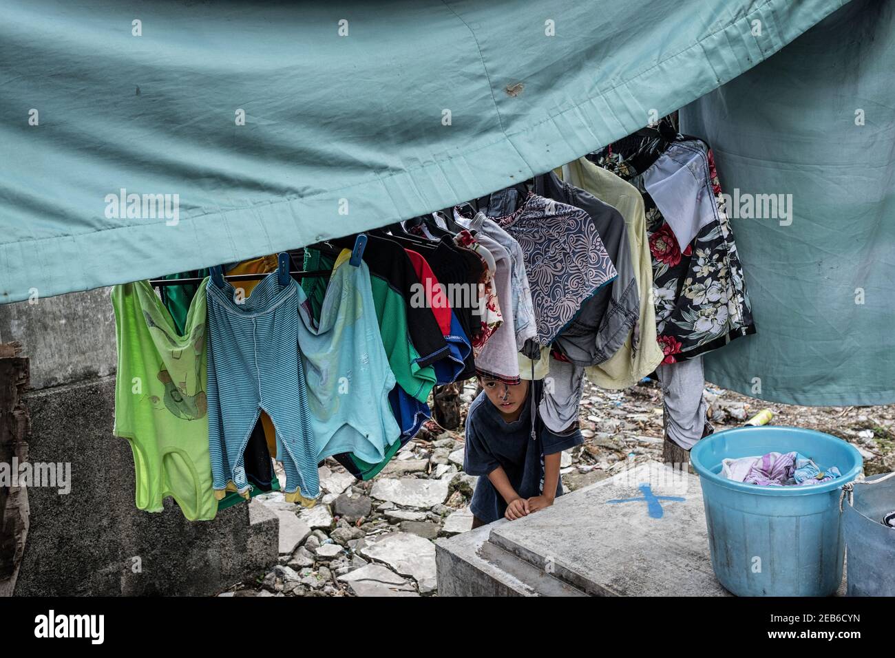 Cemetery, Manila, Philippines, living inside a cemetery, life and death ...