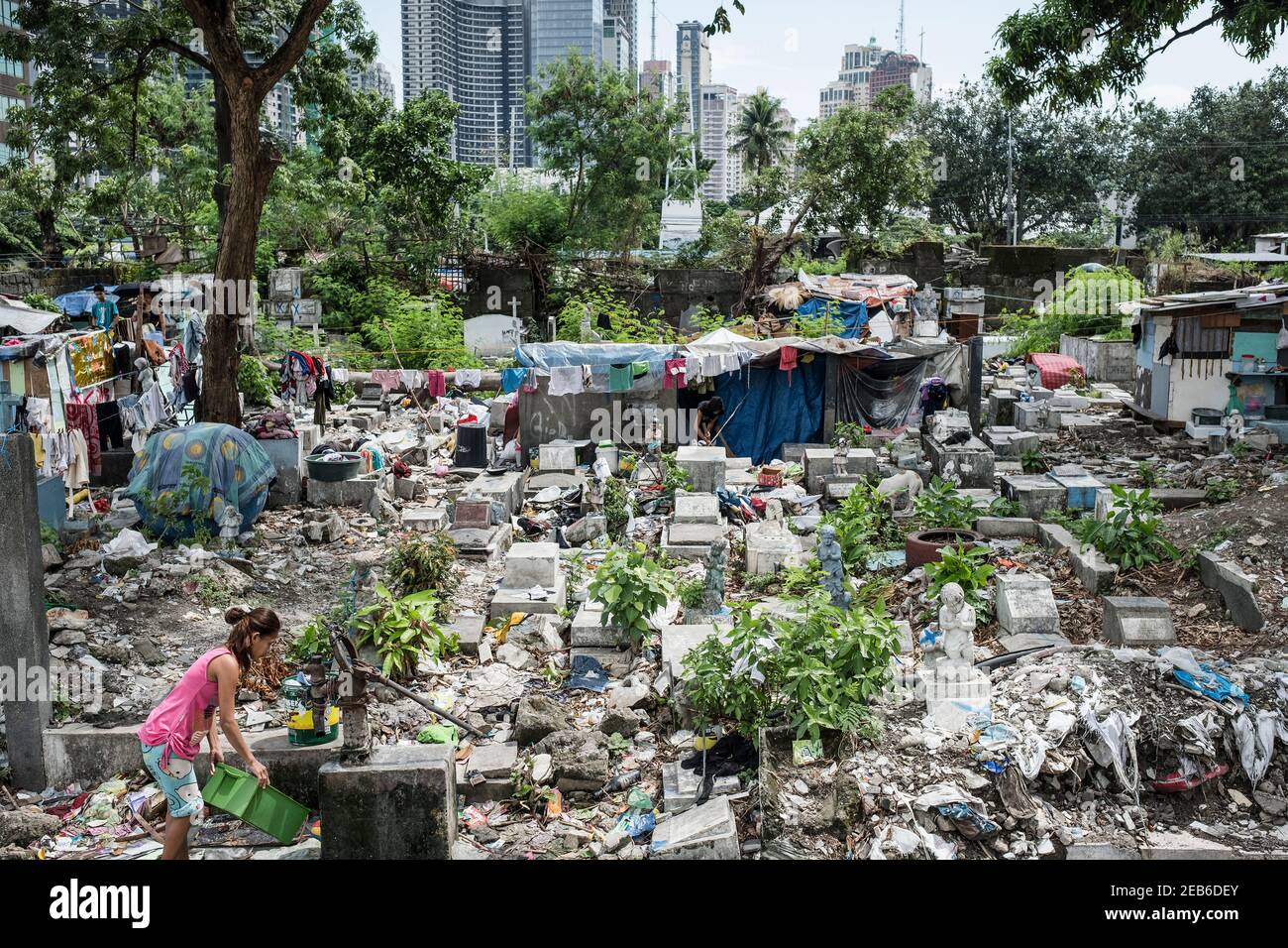 Cemetery, Manila, Philippines, living inside a cemetery, life and death ...