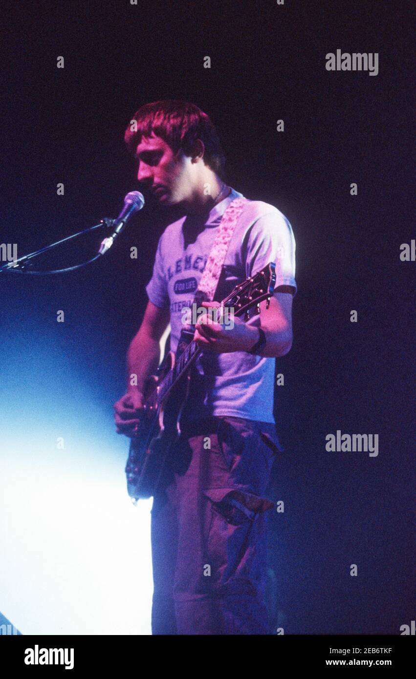 Damon albarn blur 1990s hi-res stock photography and images - Alamy